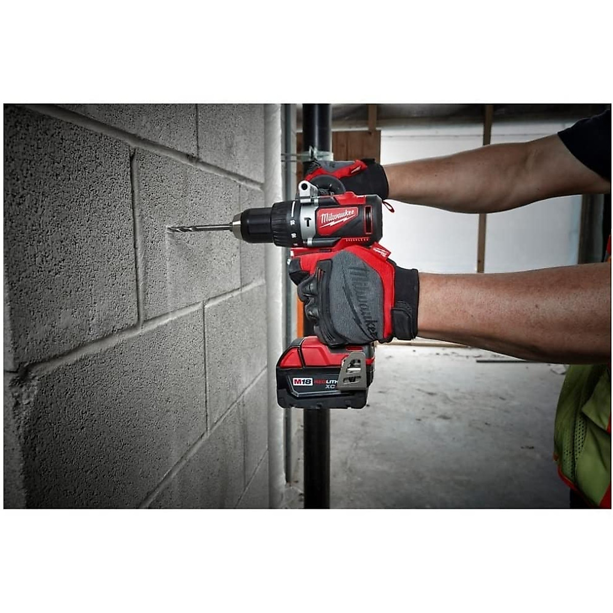 MILWAUKEE'S M18 Brushless 1/2 in. Hamme, Red