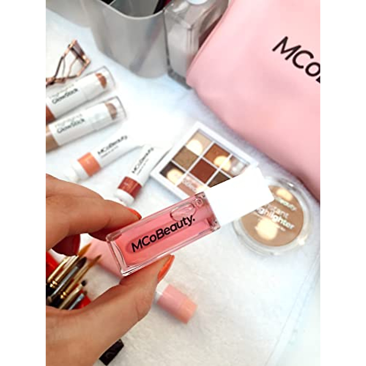 MCoBeauty Lip Oil Hydrating Treatment - Double-Duty Treatment And Gloss - Hydrate And Nourishes Your Lips - High-Shine Finish - Enhances Natural Lip Colour - For Smooth And Plump Lips - Pink - 0.3 Oz