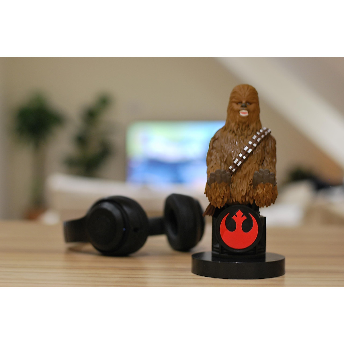 Exquisite Gaming: Star Wars: Chewbacca - Original Mobile Phone & Gaming Controller Holder, Device Stand, Cable Guys, Licensed Figure