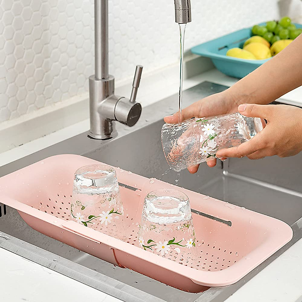 Collapsible Sink Colanders and Strainers Basket Over the Sink Colander Collapsible Colander Extendable Plastic Fruit Vegetable Strainer Drainer Basket for Kitchen(Length 14.3 inch-19.4 inch) (Pink)