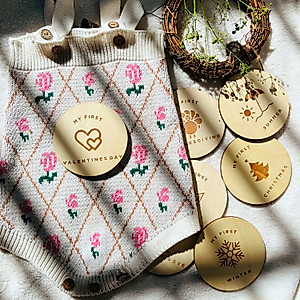 Zenkeeper 9 Pcs Baby Milestone Plaques Milestone Discs Wooden Milestone Cards Laser Cut and Engraved, Holiday Milestone Plaques Signs for Baby