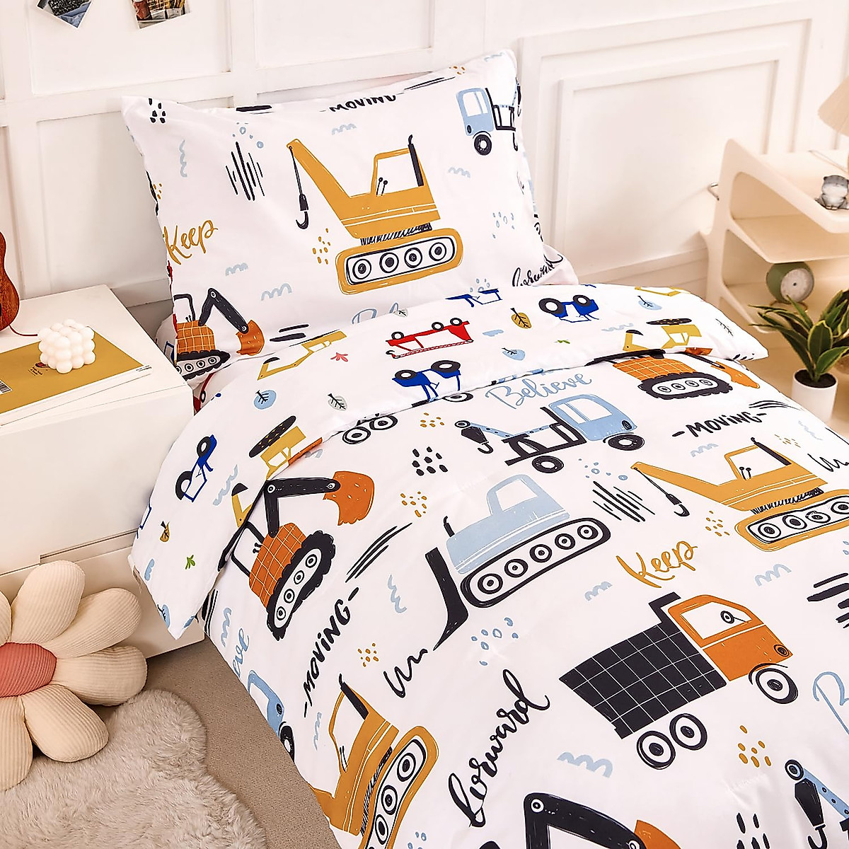 PERFEMET 4 Piece Boys Twin Bedding Sets Car Printed on White Kids Comforter Set for Boys Reversible Cartoon Tractors Bed in A Bag Comforter Set with Sheets (Car Pattern, Twin)