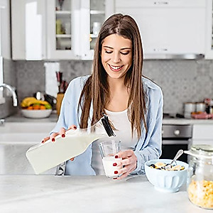 Umien 50 Oz Spill-proof Water Carafe with Flip Top Lid, Clear Plastic Pitcher for Water, Milk, Iced Tea. Drink Containers for Fridge - BPA-Free (Square)