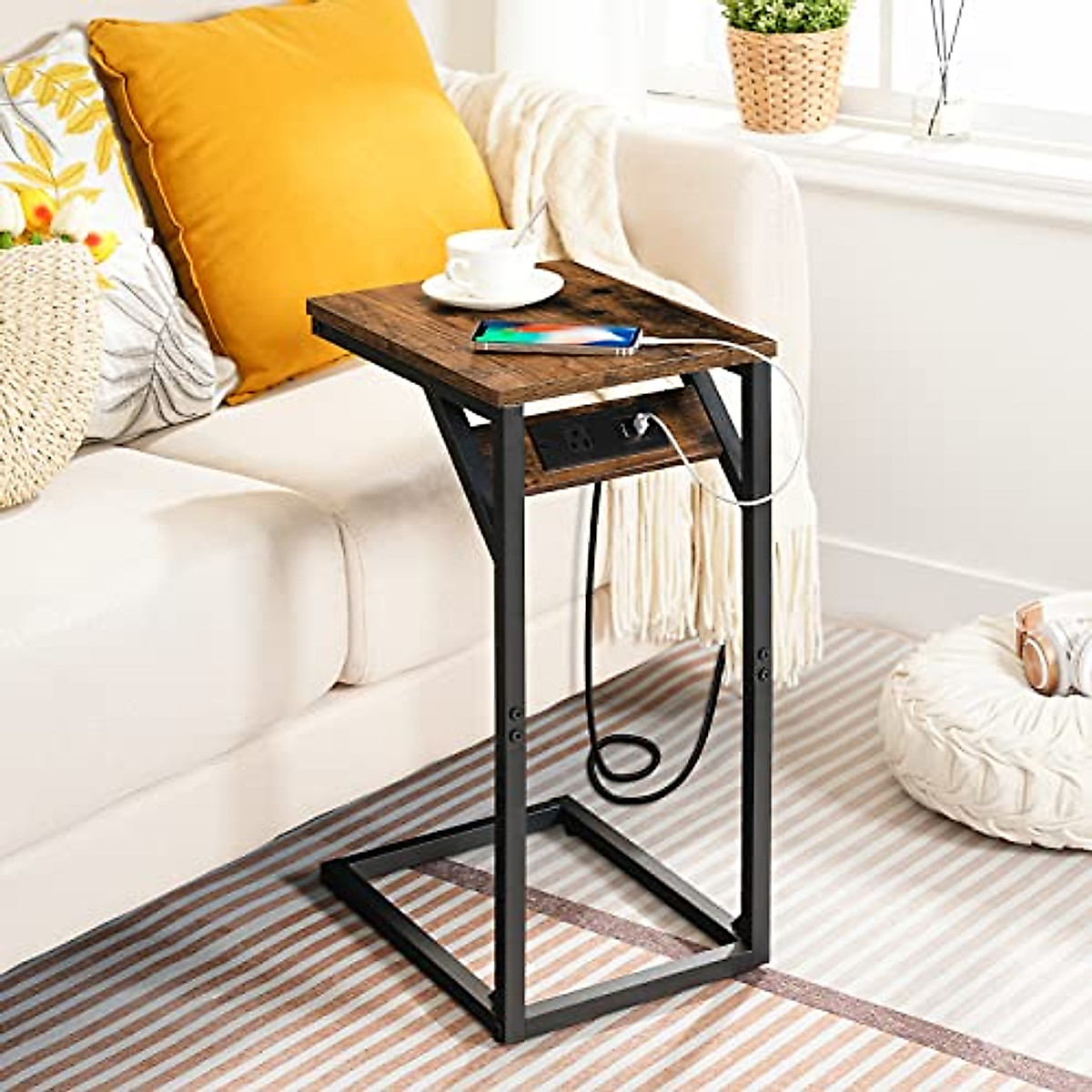 HOOBRO C Shaped End Table with Charging Station, Retro Sofa Couch Side Table, Narrow Nightstand for Small Space, Living Room, Bedroom, Rustic Brown and Black BF07USF01