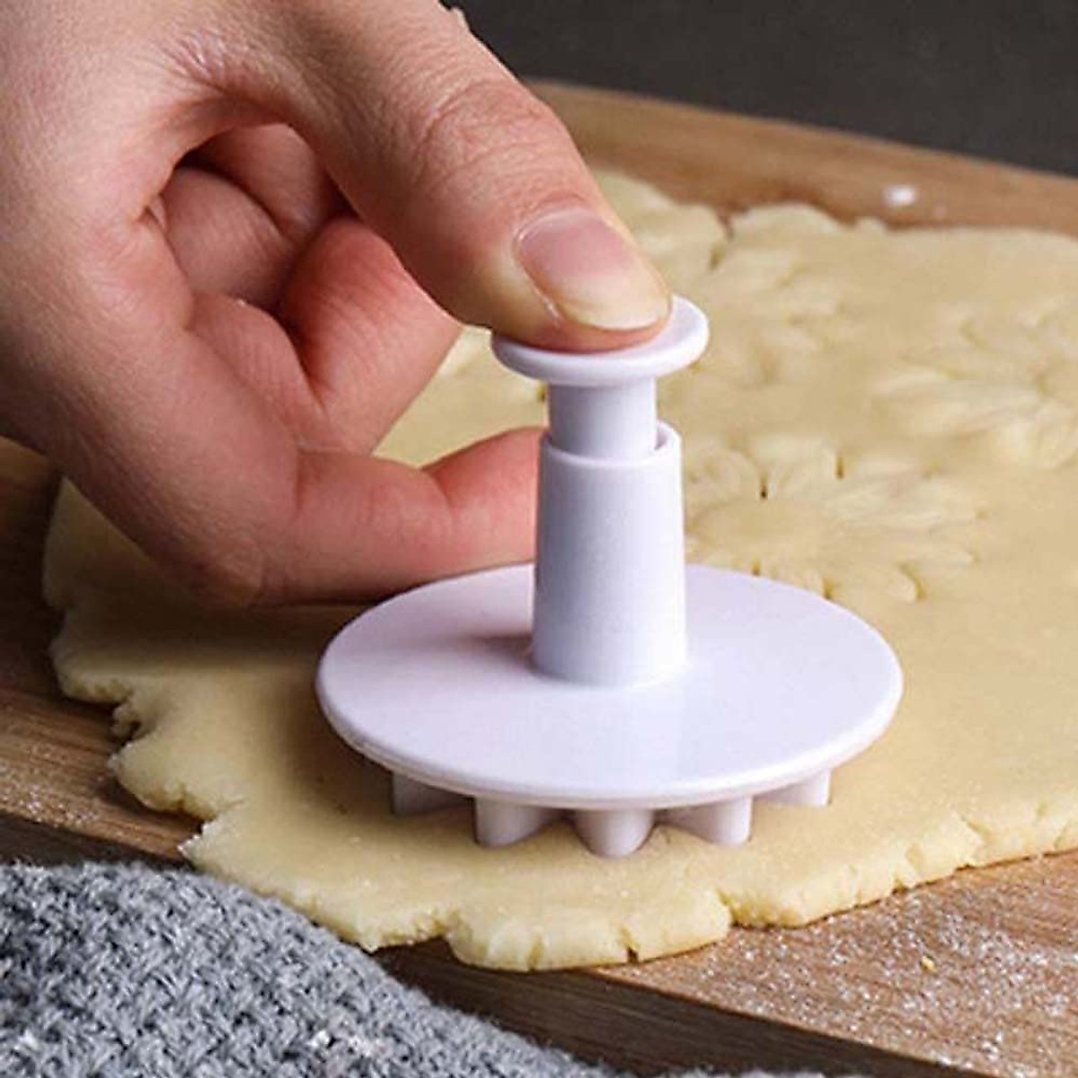 3Pcs Hand Press Flower Fondant Stamp, Fondant Cake Cutter Mould, Chrysanthemum Cookie Cutter Cake Decorating Mold