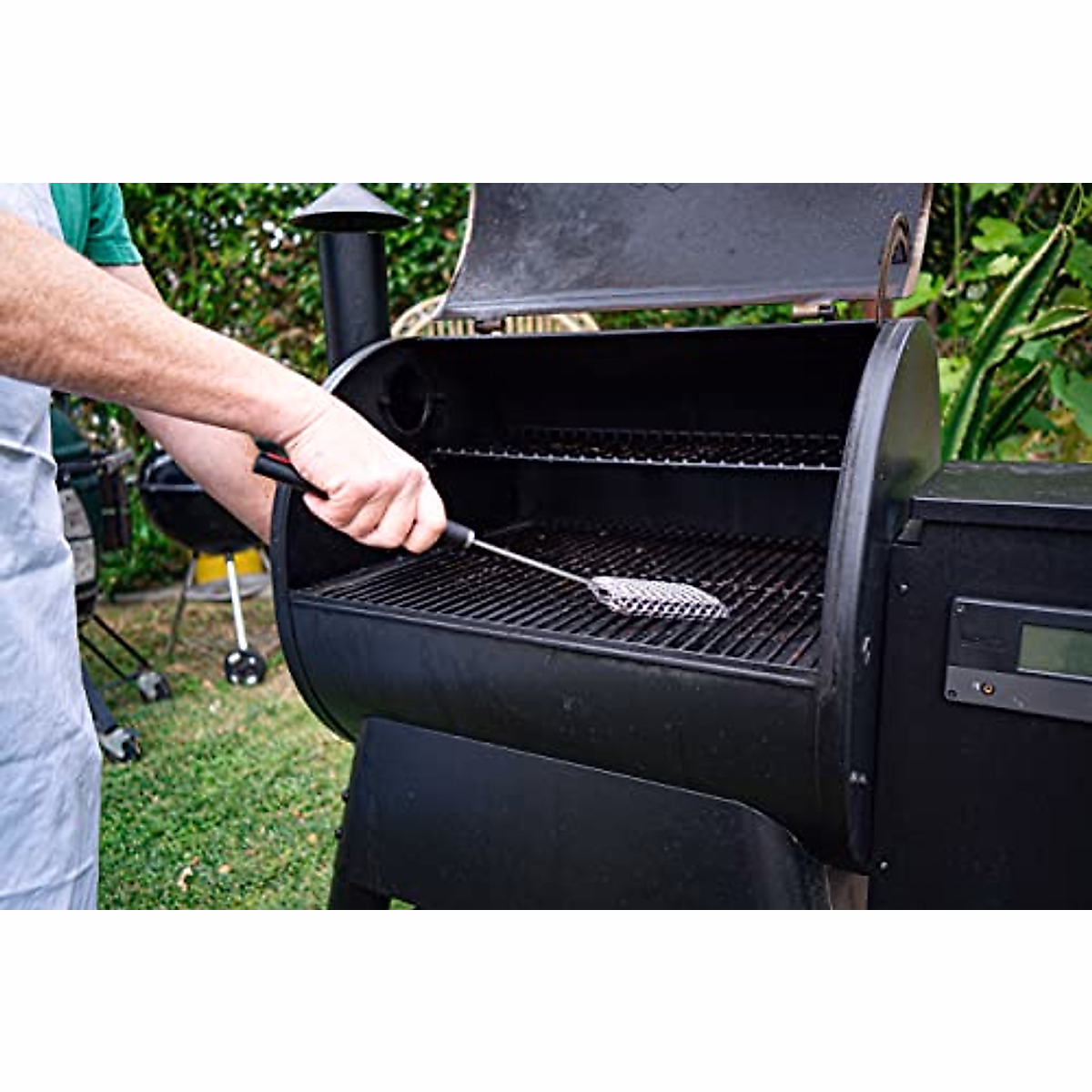 BBQ Dragon Chainmail Grill Brush and Scraper - Stainless Steel Grill Cleaning Brush - Heavy Duty and Bristle Free Grill Cleaner, Grill Scraper - Safe for Porcelain - Perfect Grill Accessories Gift