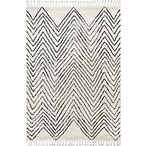 nuLOOM Amanda Moroccan Chevron Tassel Shag Area Rug, 5' 3" x 7' 7", Off-white