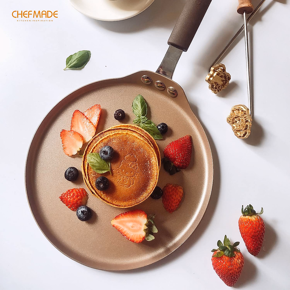 CHEFMADE Crepe Pan with Bamboo Spreader, 8-Inch Non-Stick Pancake Pan with Insulating Silicone Handle for Gas, Induction, Electric Cooker (Champagne Gold)