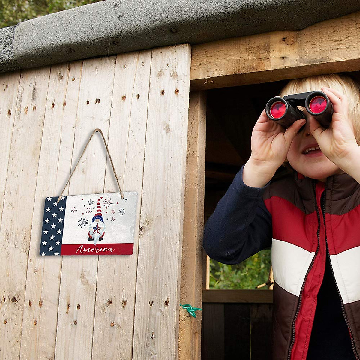 Slate Hanging Wall Sign Gnome Hold American Flag Wall Plaque Wood Signs with Rope Patriotic Fireworks DIY Hanging Door Sign for Front Porch/Entryway/Outdoor/Garden Home Decor, 8x5inch