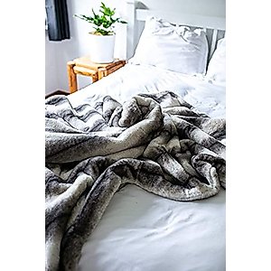 Double Sided Faux Fur Throw Blanket Silky Soft Oversized Afghan Machine Washable, Grey Striped Mink Chinchilla Shadow Fox (Charcoal, 60Wx70L)