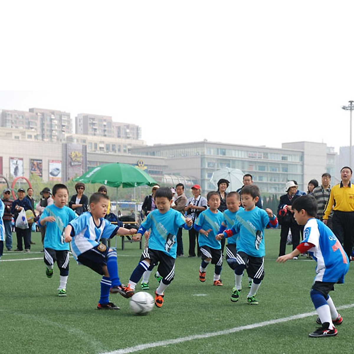 Odowalker 2 Pairs Kids Soccer Shin Guards & 2 Pairs Football Soccer Socks Perforated Breathable Pads Protector Calf Protective Gear Equipment for 5-15 Years Kids Boys Girls Children Teenagers