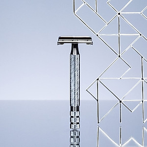Wilkinson Sword Classic Double Edge Premium Men’s Metal Safety Razor with x5 Refill Blades