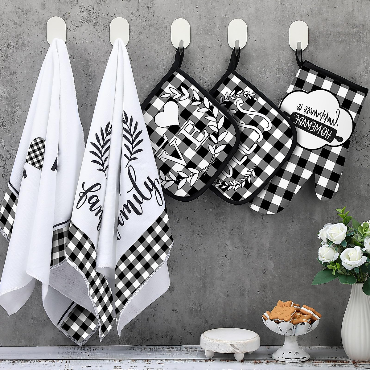 5 Pieces Buffalo Plaid Kitchen Towels Oven Mitts and Pot Holder Set Black and White Kitchen Towels Oven Gloves, Hot Pads Pot Holders for Farm House Accessories Decor(Heart)