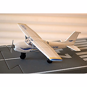 CESSNA 172 SKYHAWK BLUE AND WHITE with RUNWAY PIECE 2015 -RW065 DIECAST NEW MINT ,#G14E6GE4R-GE 4-TEW6W272120