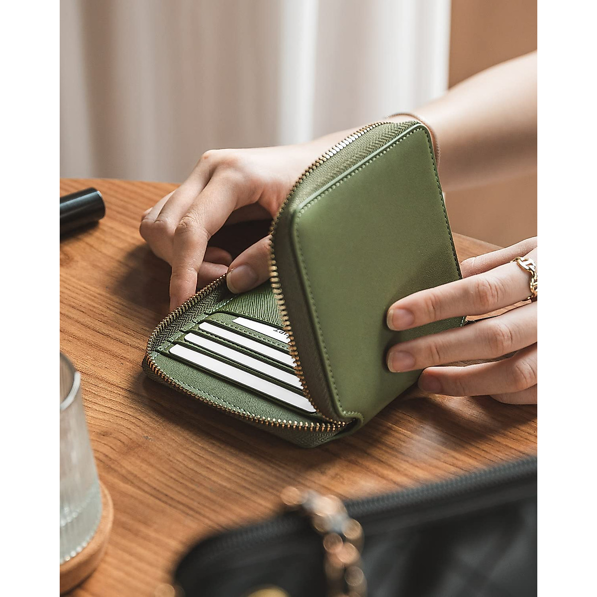 Vulkitty Women Leather Wallet RFID Blocking Bifold Slim Coin Purse Credit Card Holder with Zipper Pocket Case