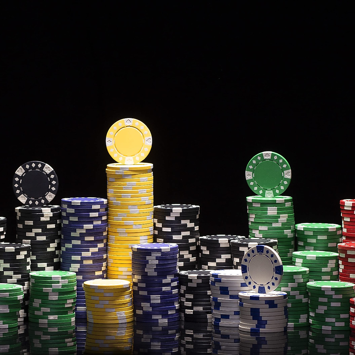 Brybelly 500 Count Diamond Suited Poker Set - 11.5 Gram Clay Composite Chips with Aluminum Case, Playing Cards, & Dealer Button for Texas Hold’em, Blackjack, & Casino Games