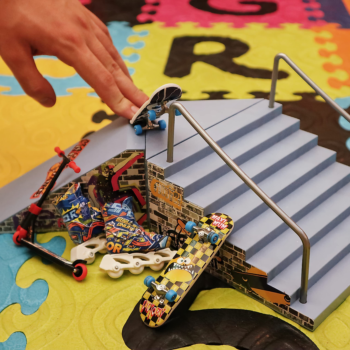 Finger Mini Skateboards and Tech Skateboards Deck,with 2 Fingerboards Skateboards,Suitable for Fingerboard Training Best Gift Ideas for 5 6 7 8 Year Old Teenage Girls/Boys (Standard Edition)