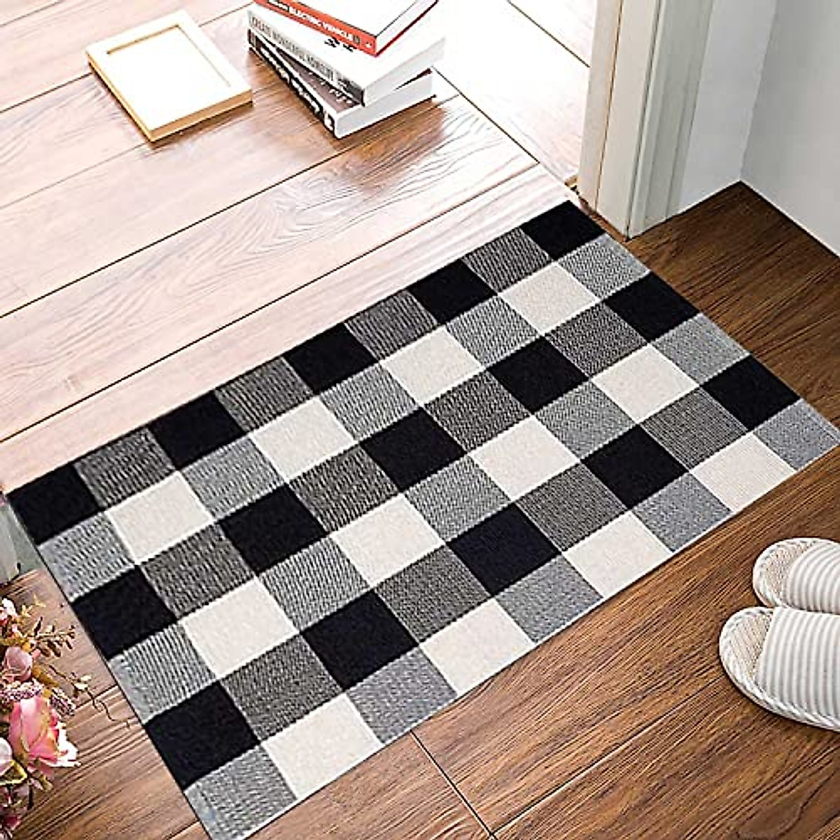 HOYIJA Buffalo Plaid Rug 2＇×3＇Outdoor/Indoor Black and White Checkered Samll Area Rug,Retro Cotton Woven Check Washble Entryway Front Porch Decor Rugs for Layered Welcome Front Door Mats