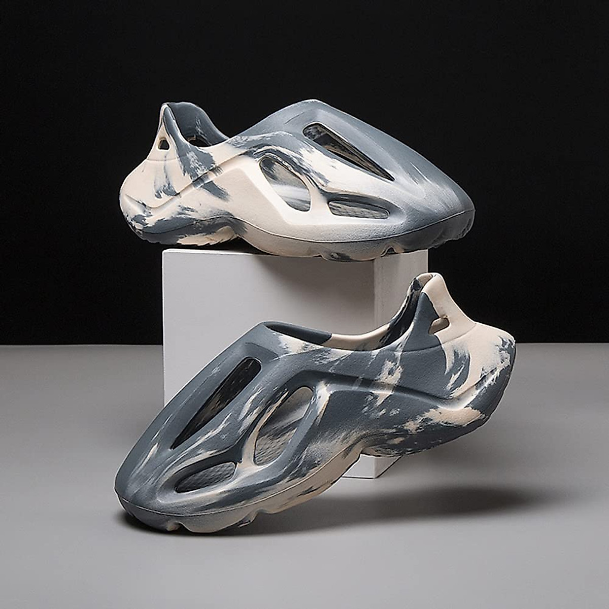 Foam Runner Sneakers Cloud Slides Pillow Sandals Sports Shoes Non-Slip Lightweight Walking Shoes Fashion Outdoor Indoor Summer Beach Sandals for Women Men(Grey Khaki-8.5-9.5 Women/7.5-8 Men)