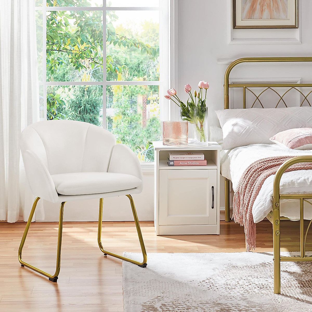 Yaheetech Modern Velvet Vanity Chair Armchair, Flower Shaped Makeup Chair with Golden Metal Legs for Living Room/Makeup Room/Bedroom/Home Office/Kitchen, White