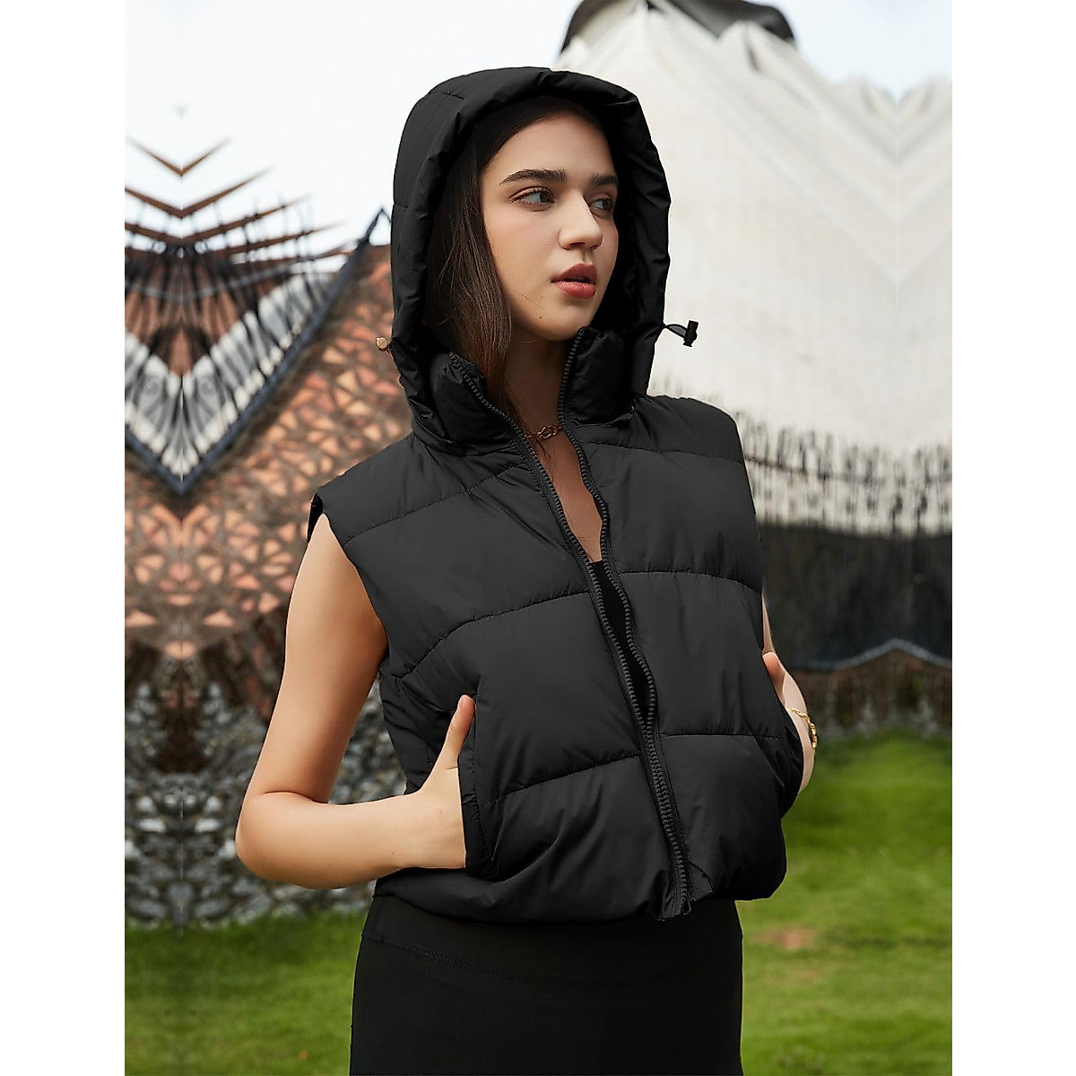 WEQULE Women's Cropped Puffer Vest Hooded Zip Up Winter Sleeveless Jacket lightweight Outwear Padded Gilet with Pockets(0001-Black-L)