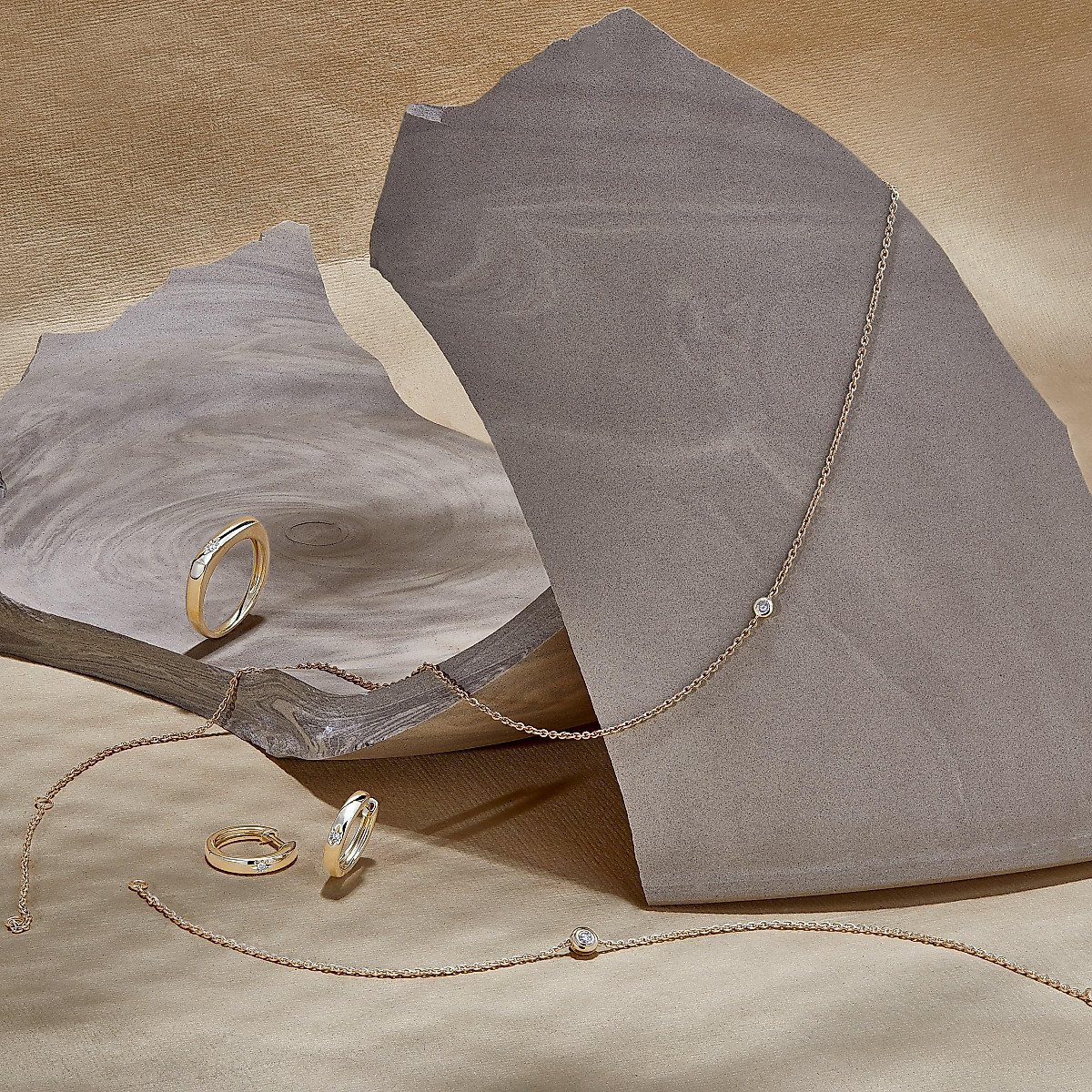 Welry Star Band Ring with Diamond in 10K Yellow Gold, Size 8, Size 8