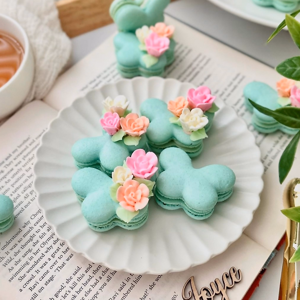 30 Tea Party Icing Flowers | Small Edible Flowers| Edible Roses| Pink Roses| Ivory Sprinkles | Royal Icing Flowers | Pink Sprinkles | Simply Sucré
