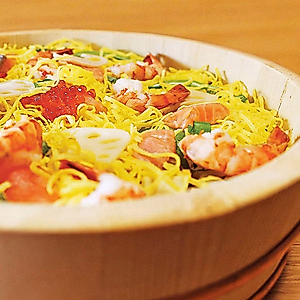 TIKUSAN Wooden Hangiri Sushi Rice Mixing Tub Copper Band with Lid Made in Japan Made of Sawara Cypress Sushi Rice Bowl Sushi Oke (10.6" (27cm))