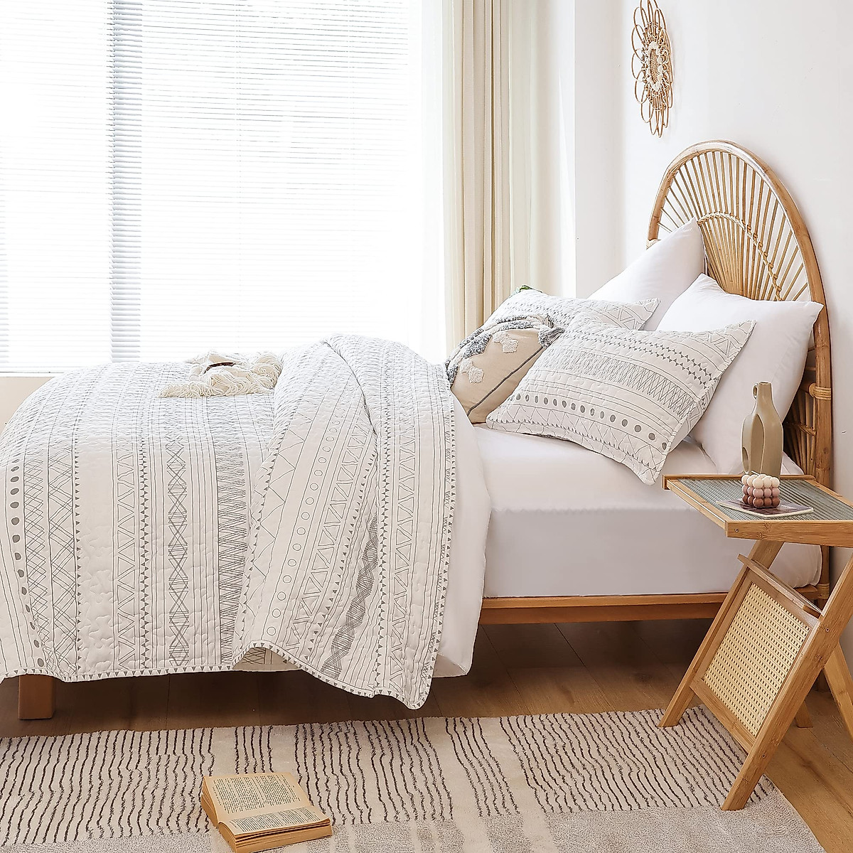 JANZAA Quilt Bedding Set Boho for All Season, 3 PCS Bedspreads Queen Size with Grey Geometry Pattern On White (Two Pillow Cases)