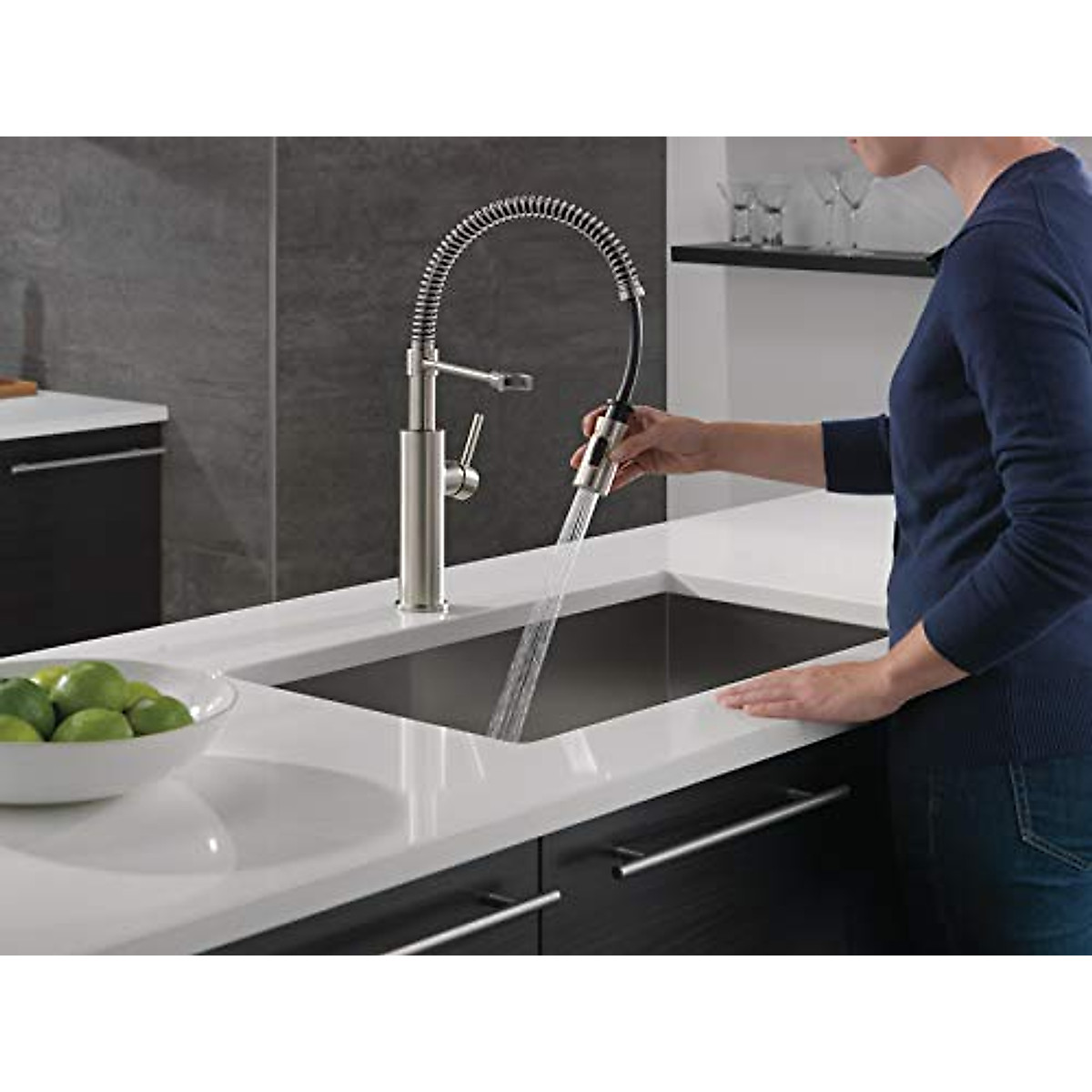 Delta Faucet Antoni Pull Down Kitchen Faucet with Pull Down Sprayer, Commercial Kitchen Sink Faucet, Faucets for Kitchen Sink, Magnetic Docking Spray Head, SpotShield Stainless 18803-SP-DST