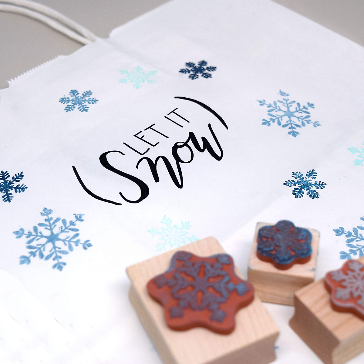 Prime Line Packaging Medium White Gift Bags with Handles, Shopping Totes for Small Business, Boutiques, Merchandise, Parties, Bulk, 10x5x13 100 Pack