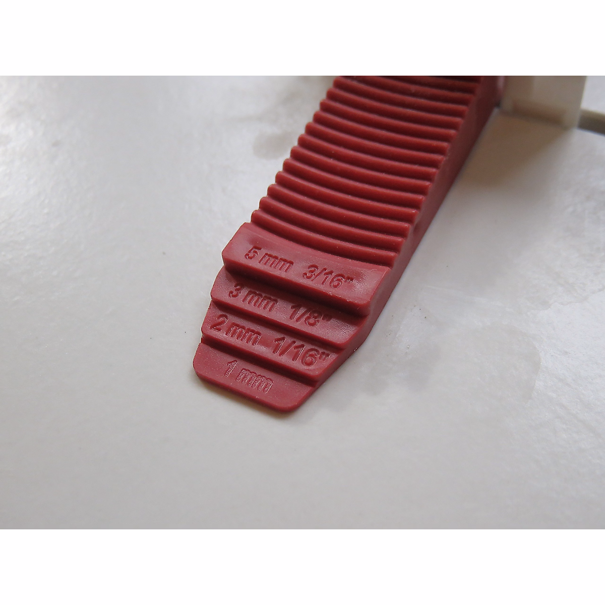 T-Lock - 100 red wedges PERFECT LEVEL MASTER - Professional Anti lippage Tile leveling system - (white T-Lock clips spacers not included and sold separately) by Tile Master