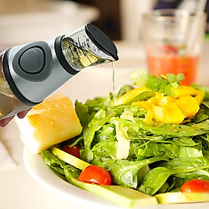 KITWILD Oil Dispenser Bottle for Kitchen, 17oz Olive Oil Dispenser, Cooking Oil and Vinegar Dispenser Bottle Oil Sprayer Bottle Clear Glass Refillable with Measuring Scale Pump