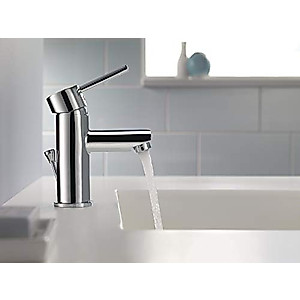 Delta Faucet Modern Single Hole Bathroom Faucet, Single Handle Bathroom Faucet Chrome, Bathroom Sink Faucet, Drain Assembly, Chrome 559LF-PP 7.25 x 6.00 x 6.25 inches