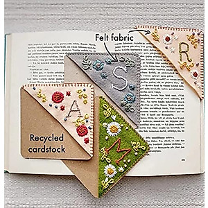 HYOIIO Corner Bookmark, Personalized Hand Embroidered Corner Bookmark, Hand Stitched Felt Corner Letter Bookmark, Felt Triangle Bookmark, Cute Flower Letter Embroidery Bookmarks for Book Lovers(M)