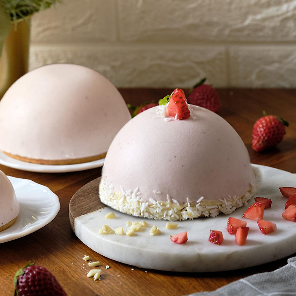 Hushee 2 Pcs Football Cake Pan 8 Inch Aluminum Hemisphere Pan Nonstick 3D Round Shape Cake Molds for Baking Sphere Half Ball Cake Pan for Birthday Wedding Anniversary DIY Cakes Bakeware Tools, Silver