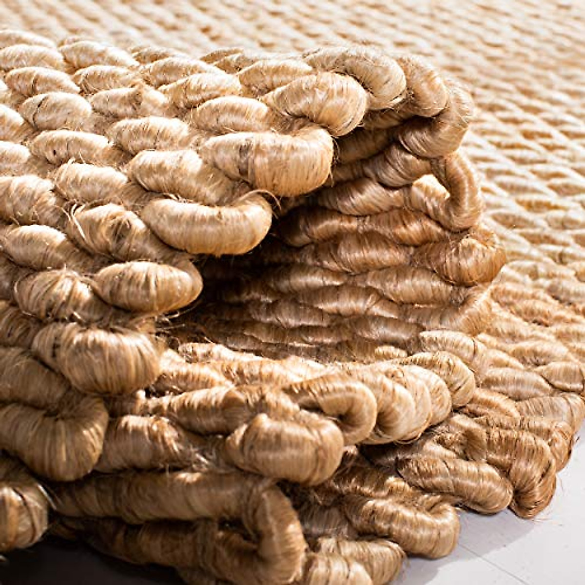 SAFAVIEH Natural Fiber Collection Accent Rug - 2'6" x 4', Natural, Handmade Jute, Ideal for High Traffic Areas in Entryway, Living Room, Bedroom (NF459A)