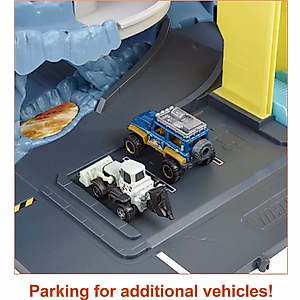 Matchbox Cars Playset, Action Drivers Volcano Escape with 1:64 Scale Vehicle, Kid- & Car-Activated Features, Lava Explosion