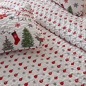 Great Bay Home 3-Piece Christmas Quilt Set with Shams. Reversible Bedspread Coverlet with Holiday Pattern. Carol Collection (Full/Queen)