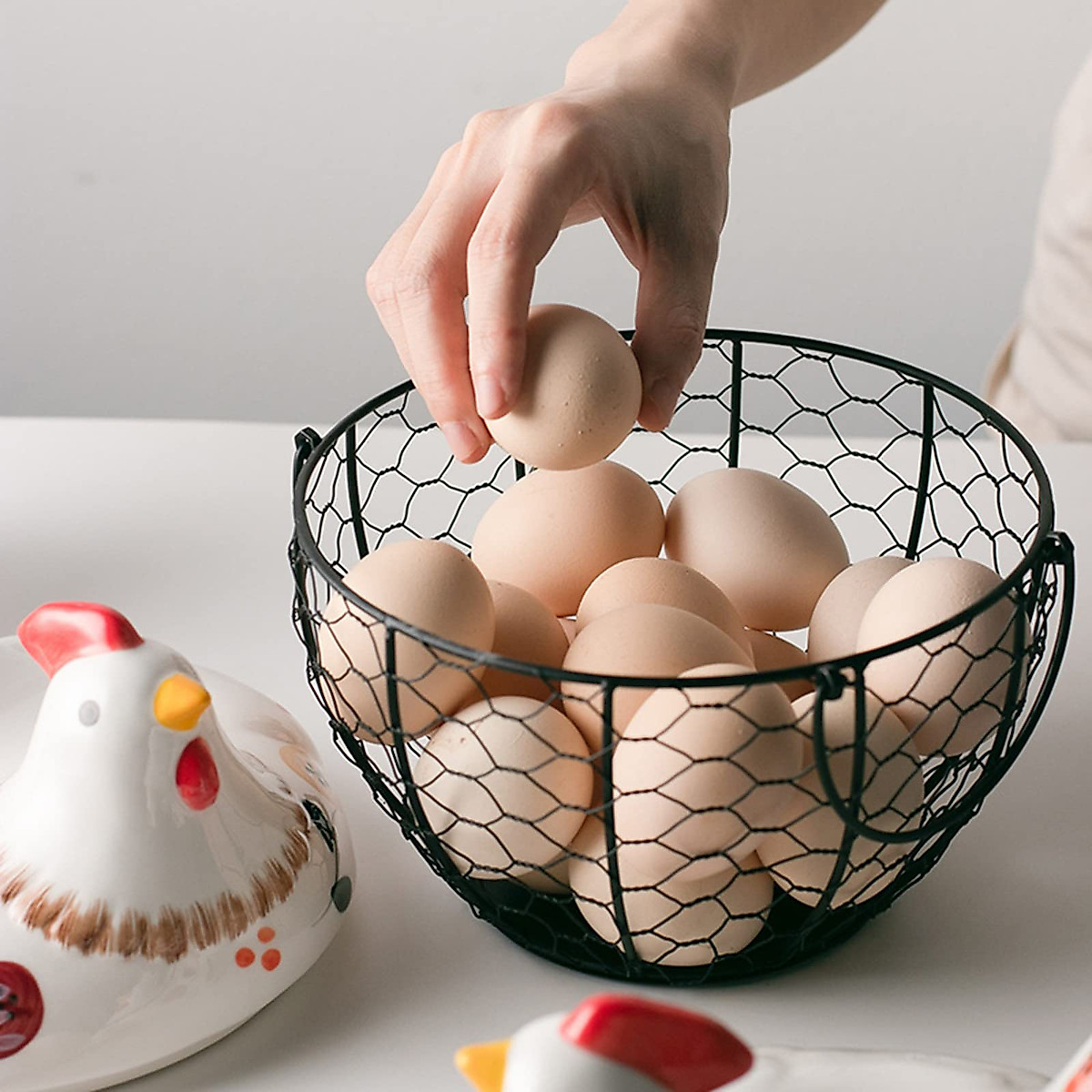 Simple Creative Storage Basket Creative Hen Ceramic and Iron With Storage Basket Hand-painted Egg Carton Large Capacity Kitchen Storage Gods Hold 20-25 Eggs (Yellow Grid Basket)