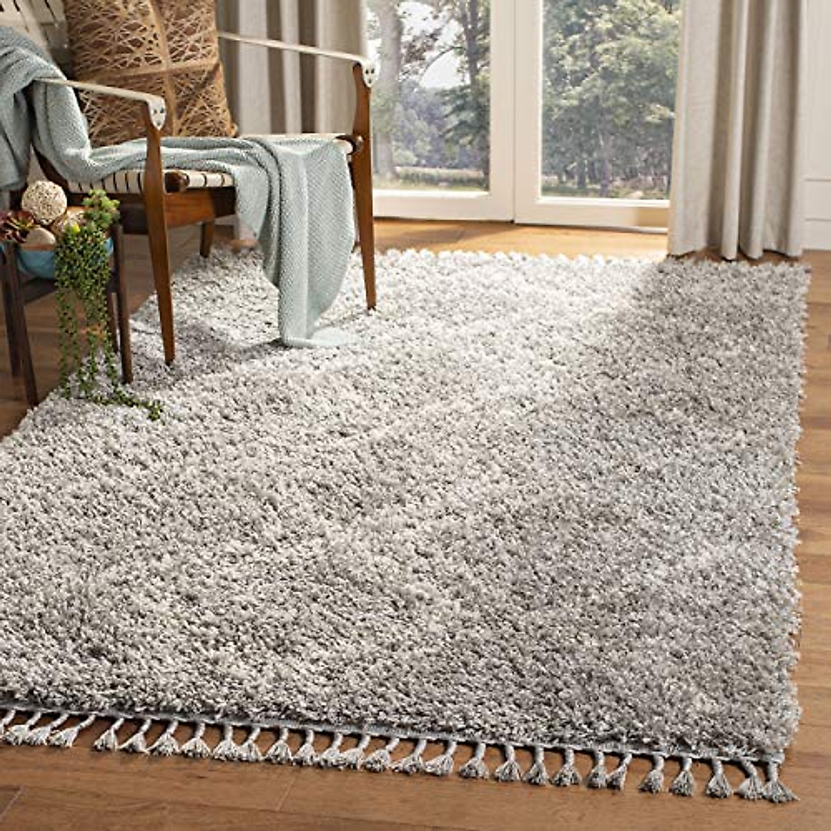 SAFAVIEH Pro Luxe Shag Collection Accent Rug - 4' x 6', Grey & Cream, Boho Tassel Design, Non-Shedding & Easy Care, 2.4-inch Thick Ideal for High Traffic Areas in Foyer, Living Room, Bedroom (PLX432F)