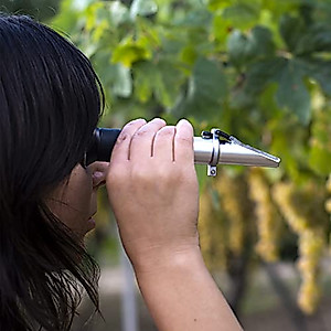 XinJiaYi Brix Meter Honey Refractometer, Triple Scale Honey Tester Tool (Water Content: 12-27%, Brix: 58-92%, Be': 38-43), Handheld Brix Refractometer for Honey, Maple Syrup, & Bee Keeping