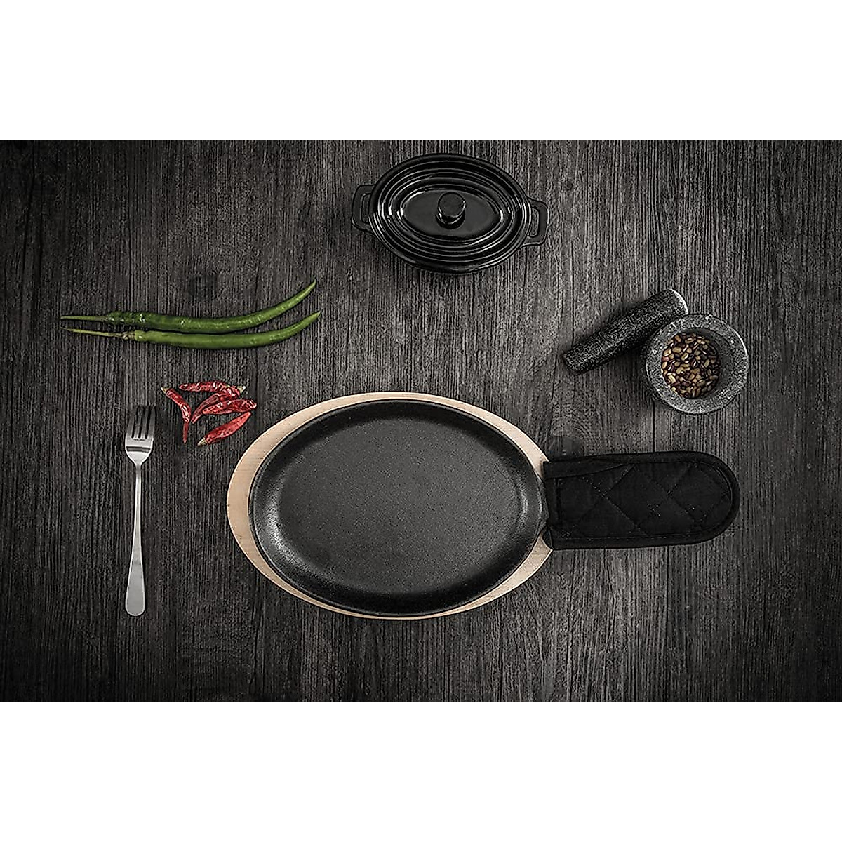 HAWOK Cast Iron Fajita Plate Sizzler Pan Set with Bamboo Tray and Handle Holder, Set of 12, Pre-seasoned Cast Iron Skillet with Bamboo Base and Handle Cover