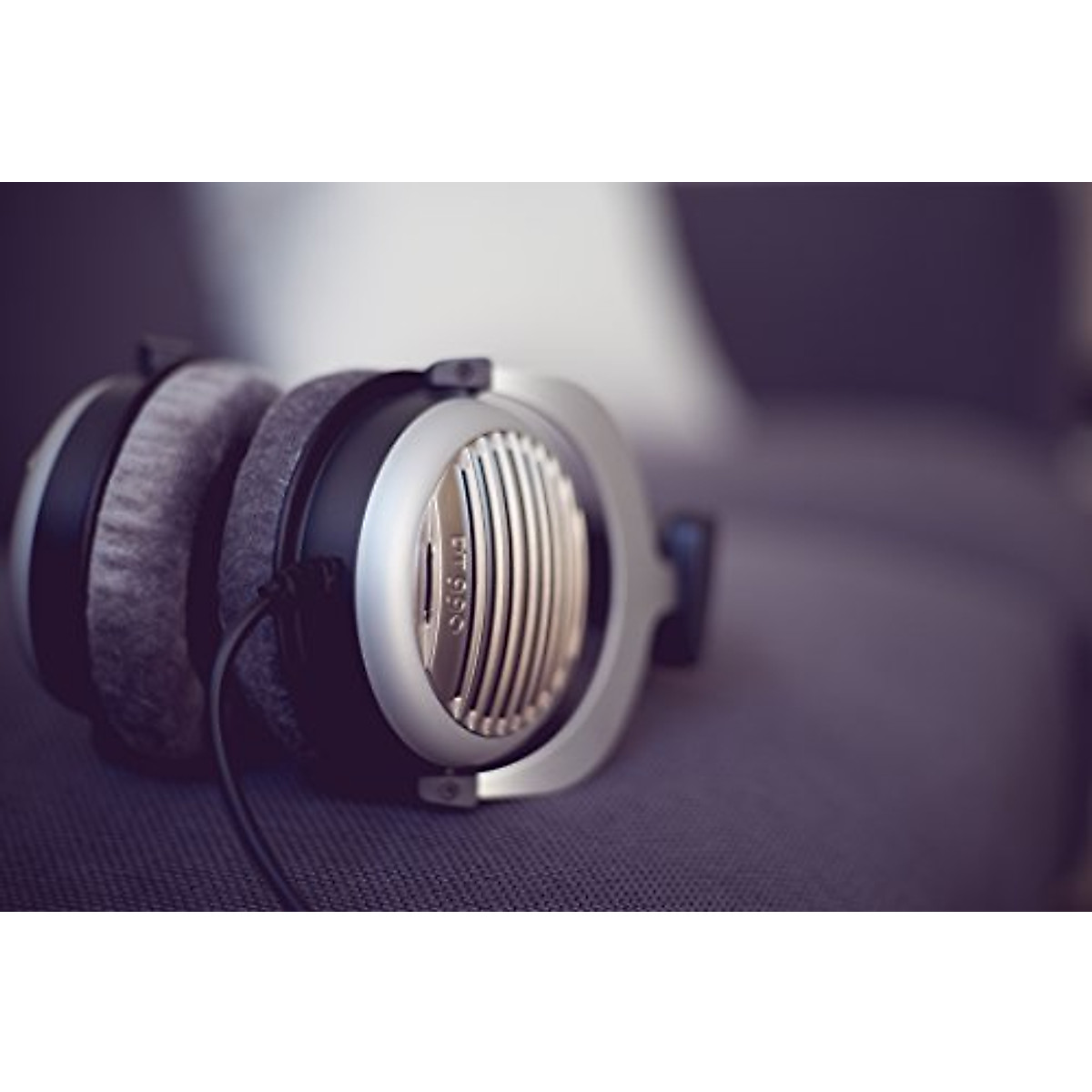 beyerdynamic DT 990 Edition 32 Ohm Over-Ear-Stereo Headphones. Open design, wired, high-end, for tablet and smartphone