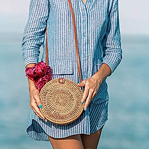 AOLIDA Rattan Bag Handwoven Round Bag Natural Chic Crossbody Handbag Circle Boho Bag for Holiday Dating Beach Gift for Women