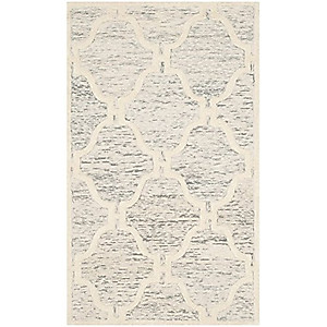 SAFAVIEH Cambridge Collection Accent Rug - 2' x 3', Light Grey & Ivory, Handmade Moroccan Distressed Wool, Ideal for High Traffic Areas in Entryway, Living Room, Bedroom (CAM727G)