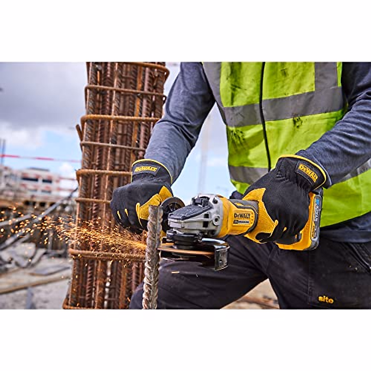 DEWALT 20V MAX Battery, POWERSTACK, More Power + More Compact, Rechargeable 5Ah Lithium Ion Battery (DCBP520)