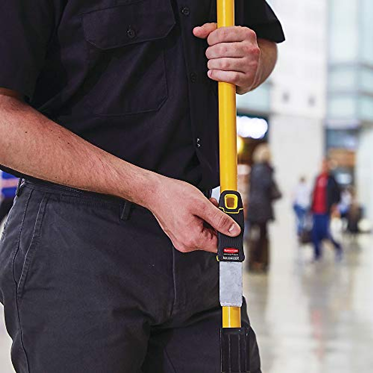 Rubbermaid Commercial Products Maximizer-Dust Mop Pad and EZ Access Scraper, 24in