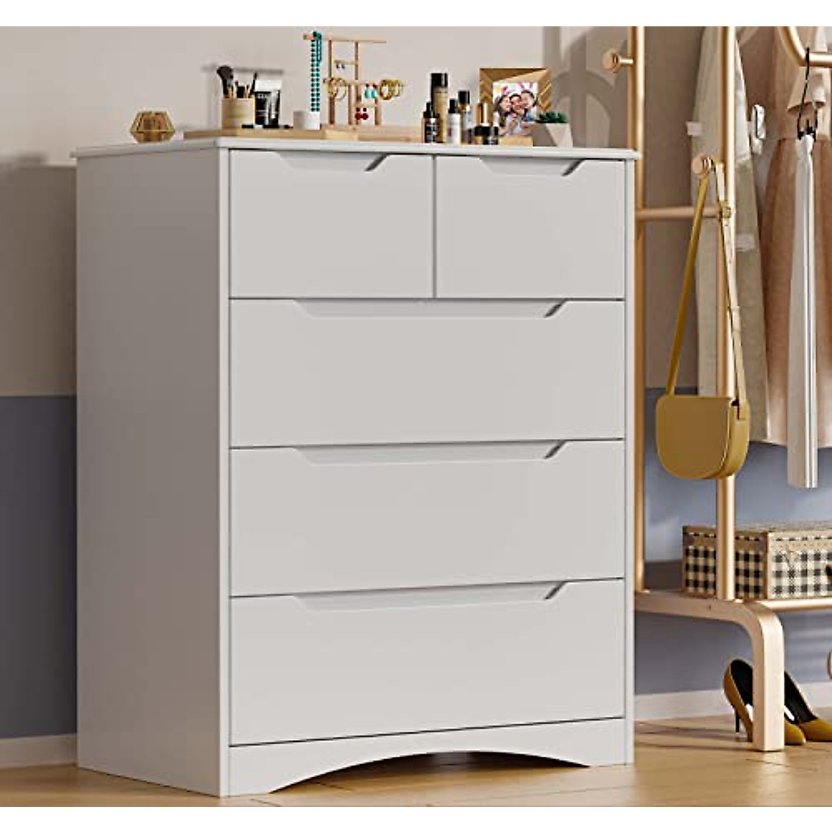 Gizoon 5 Drawers Chest, White Bedroom Drawer Dresser and Organizer with Large Storage Capacity, Embedded Handle, and Sturdy Anti-tripping Device, Modern Design Cabinet for Hallway, Office, Living Room
