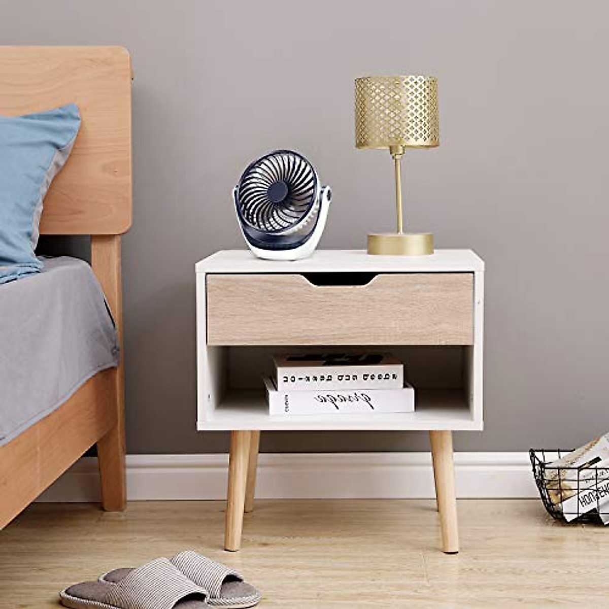 Aluan Desk Fan Small Table Fan with Strong Airflow Rechargeable Battery Operated Portable Fan 3 Speeds Adjustable Head 360°Rotatable Mini Personal Fan for Home Office Bedroom Table and Desktop